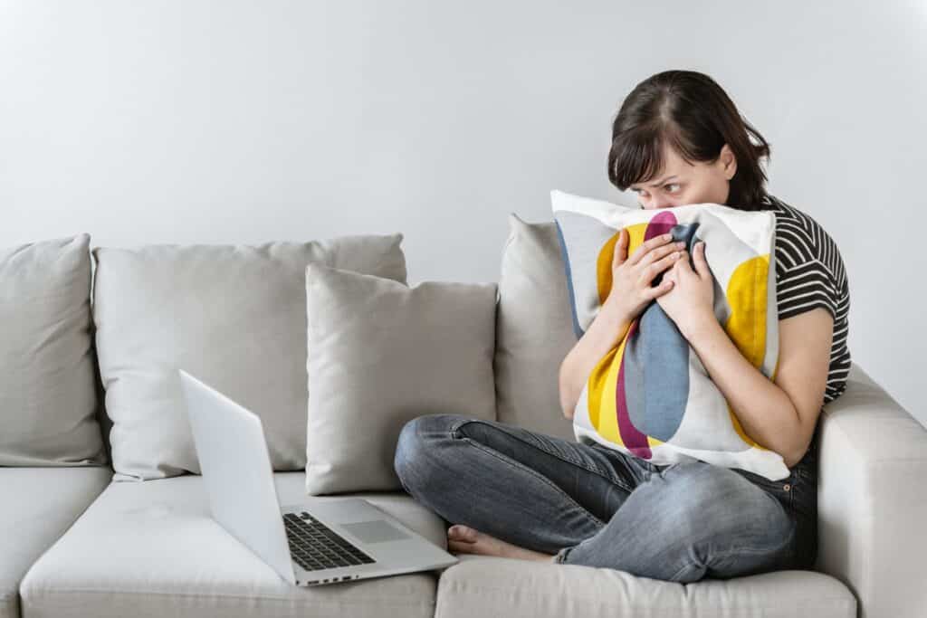 Buikpijn door stress. Last van de maag door stress.