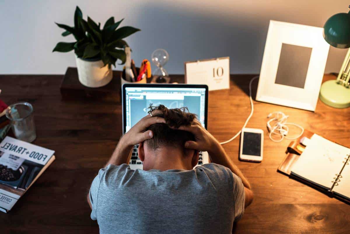 Wat is overprikkeling? En hoe voel je je weer rustig?