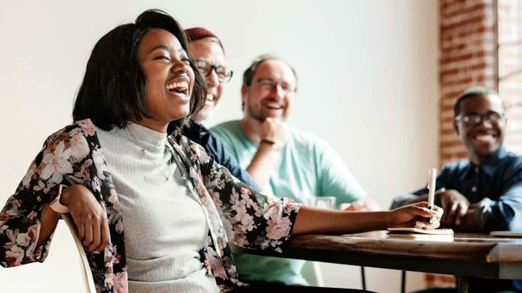 Humor, wat is de functie en hoe helpt het voor een gelukkig leven?